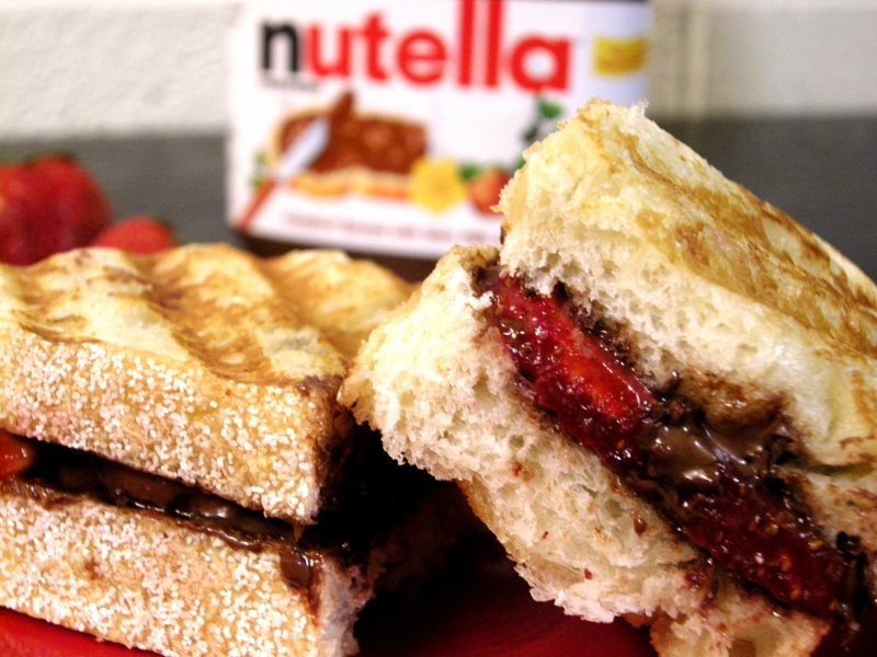 Life's Recipes...: Strawberry Nutella Panini