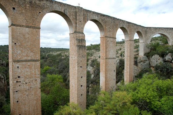 colonialmexico: Water, Water: El Saucillo Aqueduct