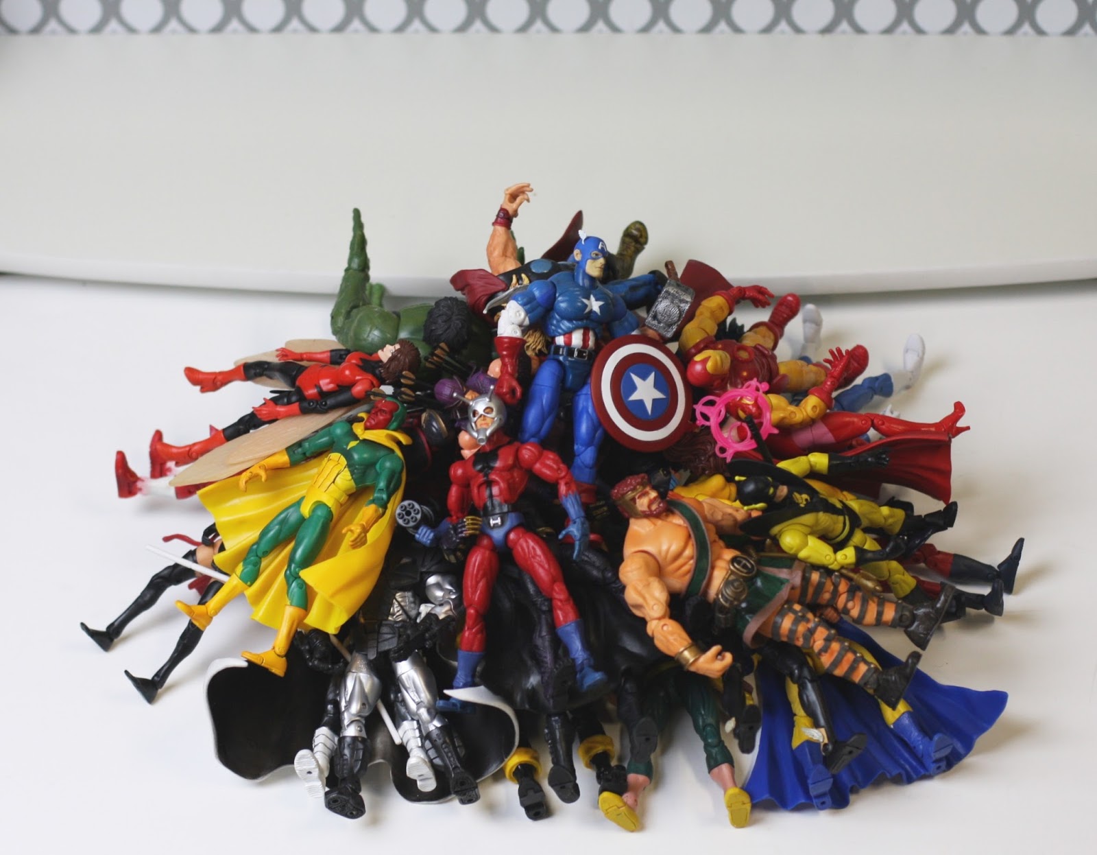 GEEK DIY BAM!: MARVEL LEGENDS AVENGERS ACTION FIGURE DISPLAY CABINET ...