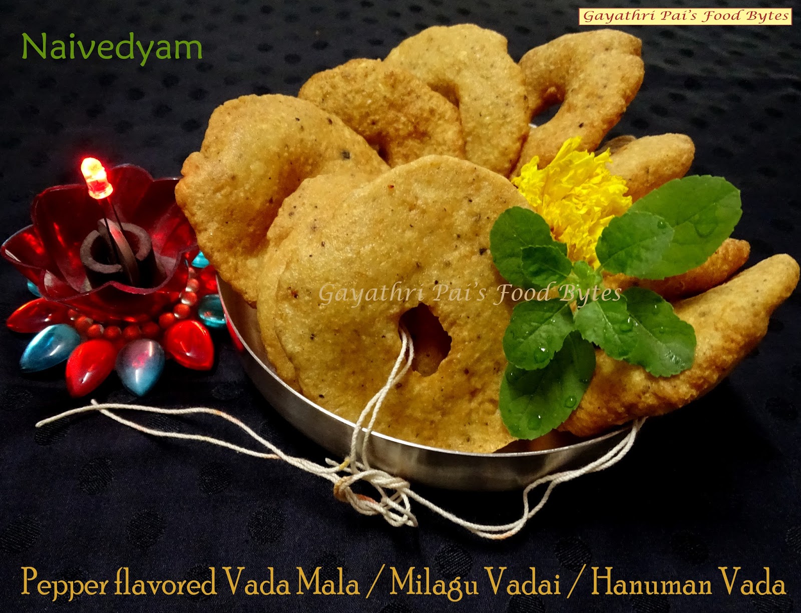 Gayathri Pai's Food Bytes: Pepper Flavored Vada Mala / Milagu Vadai ...