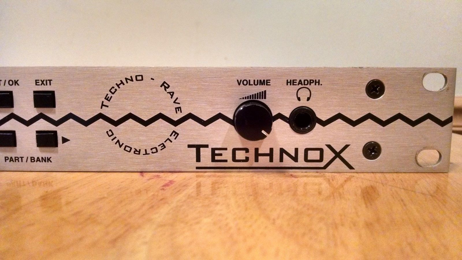 MATRIXSYNTH: Quasimidi Technox Synthesizer Rack