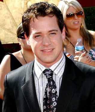 T.R. Knight Profile and Pics | Wallpaper HD And Background