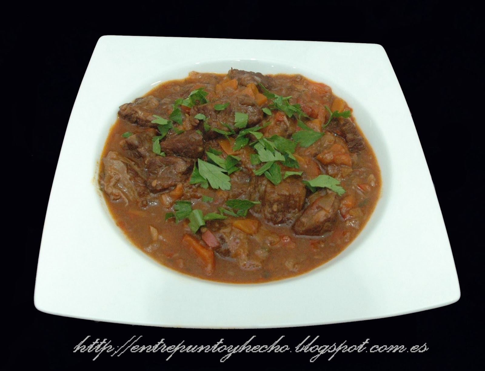 Entre punto y hecho: GOULASH HÚNGARO