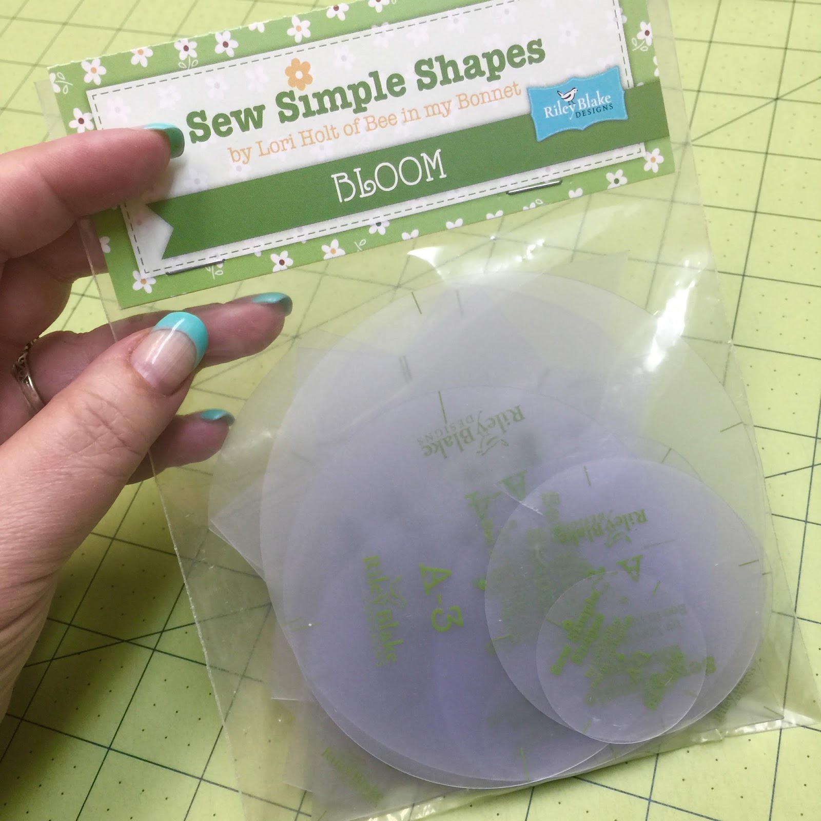 Bee In My Bonnet: Sew Simple Shapes - Easy Patchwork Circles!