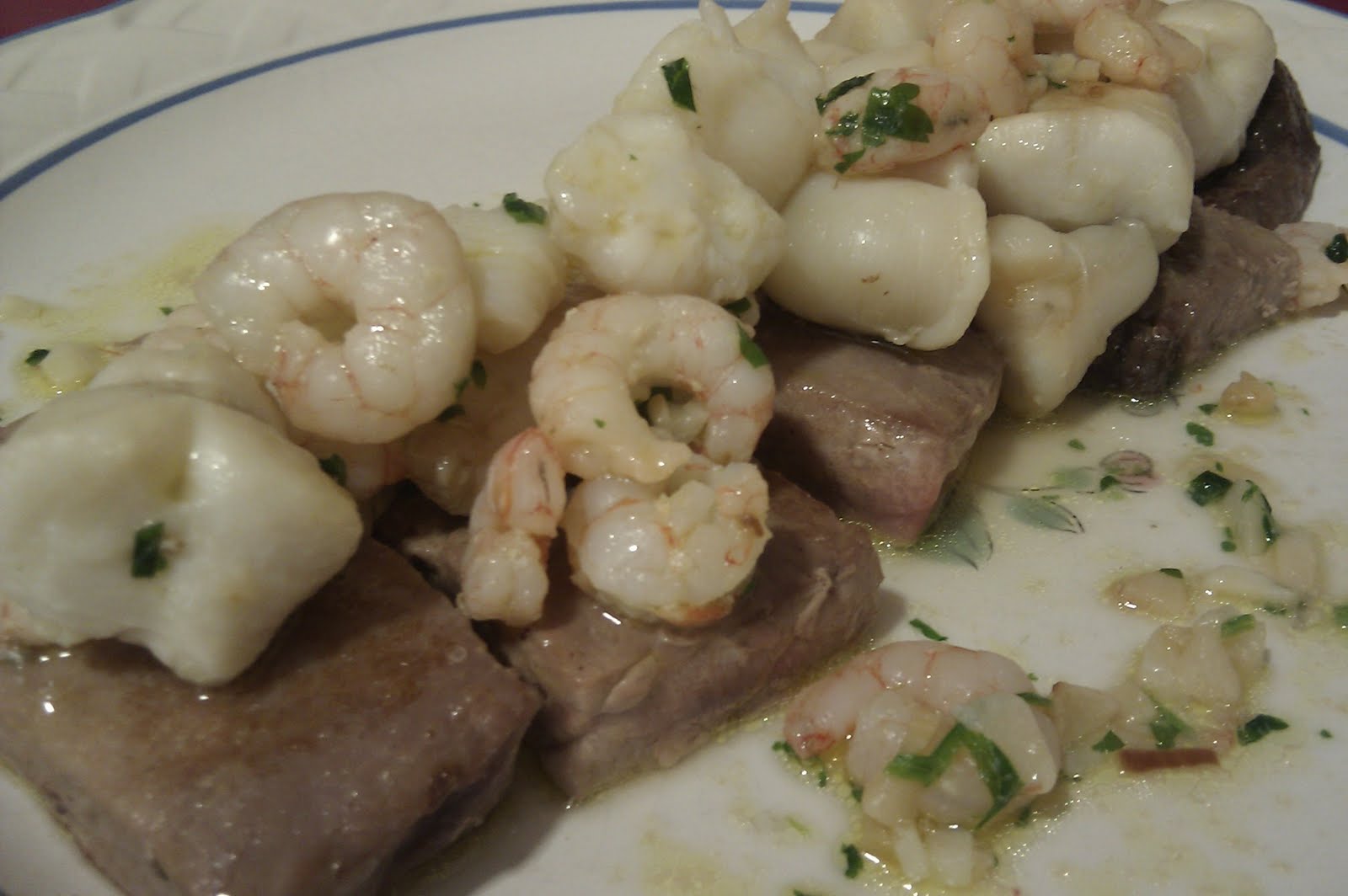 Enjoy the silence: ATÚN CON HUEVAS DE CHOCO Y GAMBAS