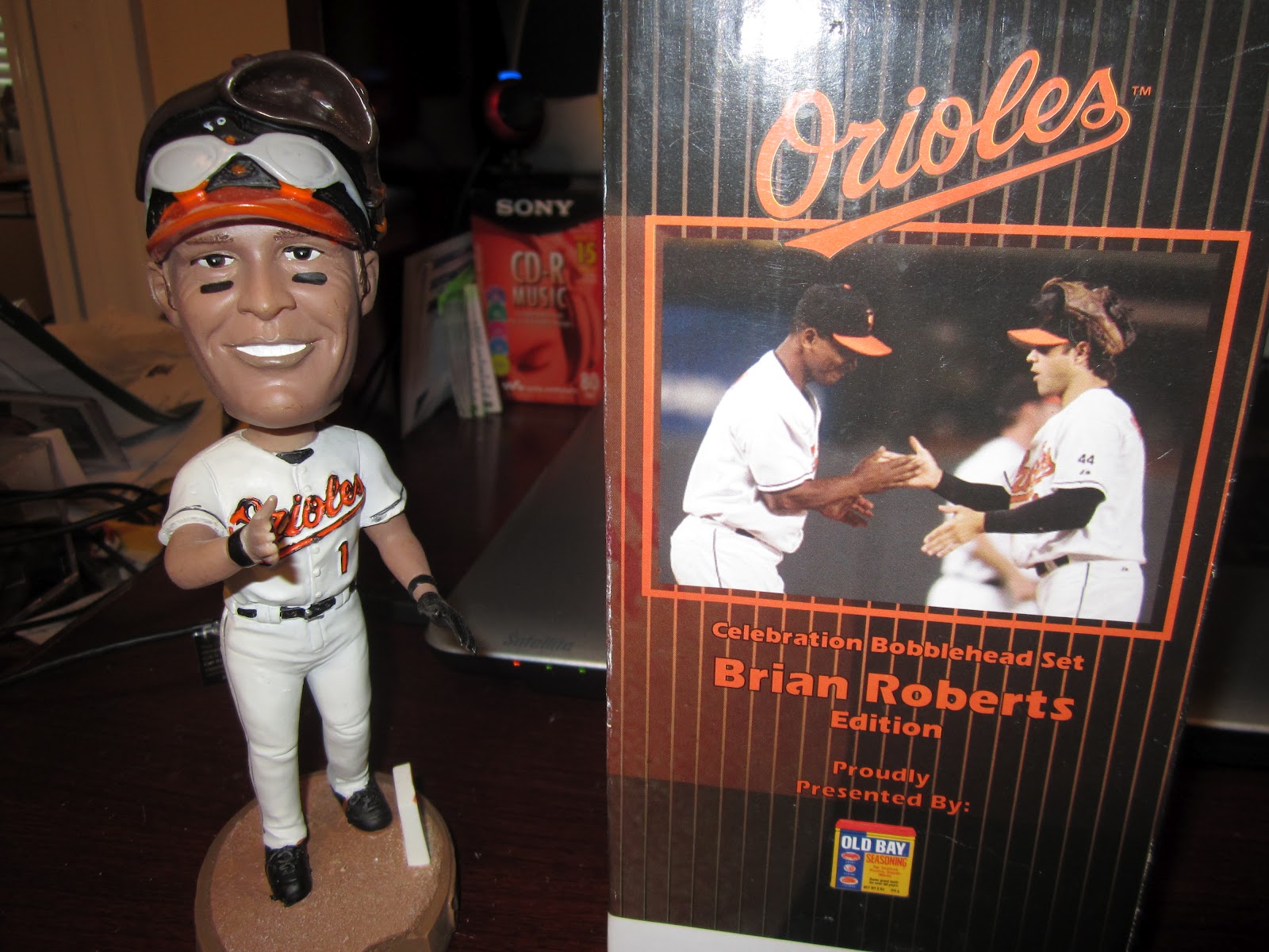 foul bunt: National Card Show Pickup - Brian Roberts Error Bobblehead