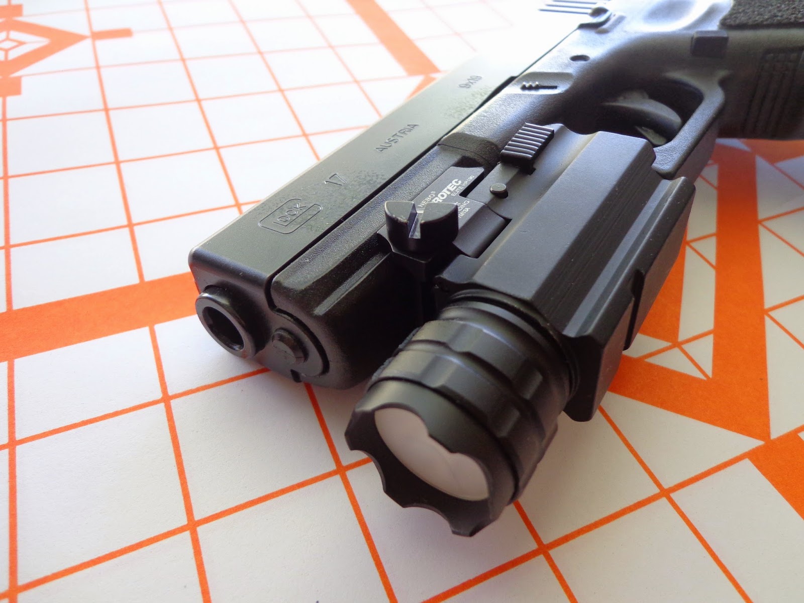 FirearmFiles: Nebo Protec Elite HP190 Weapon Light