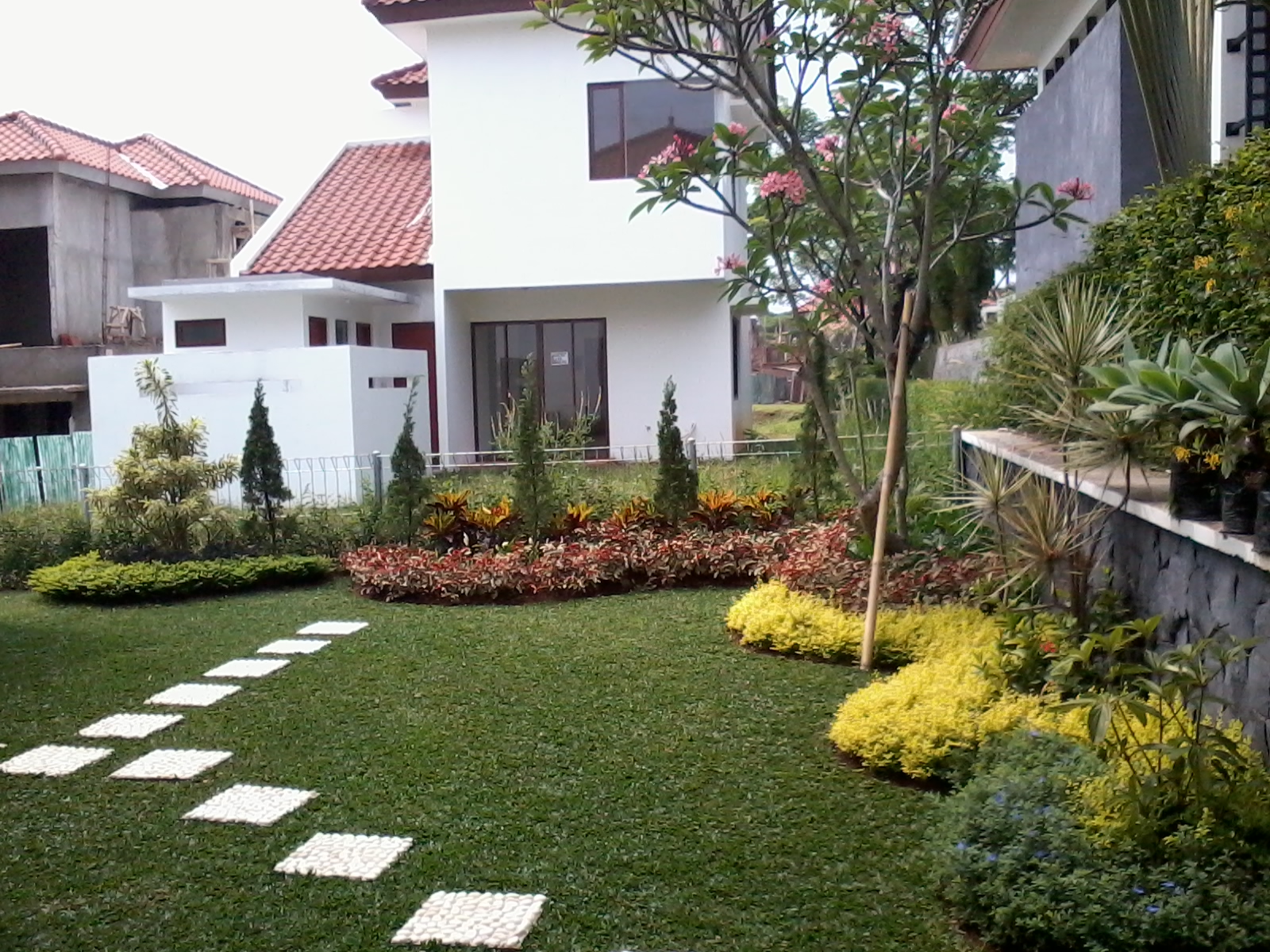 TUKANG TAMAN CIBUBUR