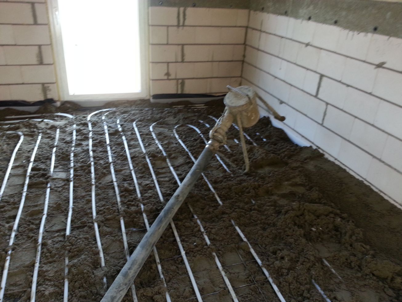 Rolando namas: Grindų betonavimas