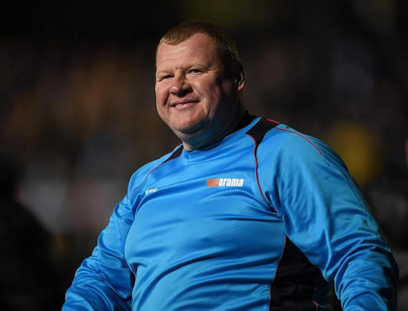 Celebs react on Twitter after Club sacks over-weight goalkeeper for ...