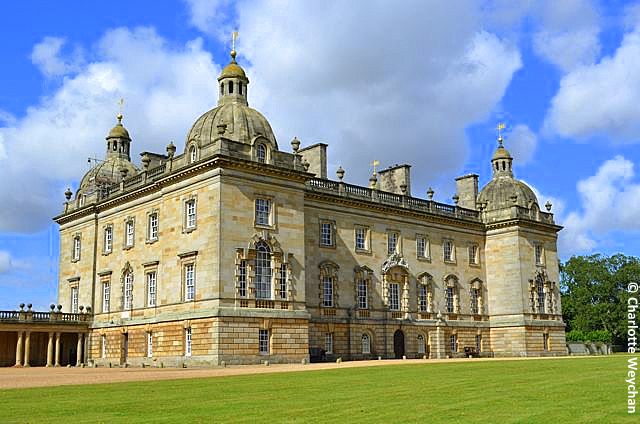 Houghton Hall, Norfolk - where flaming fountains and serpentine hedges ...