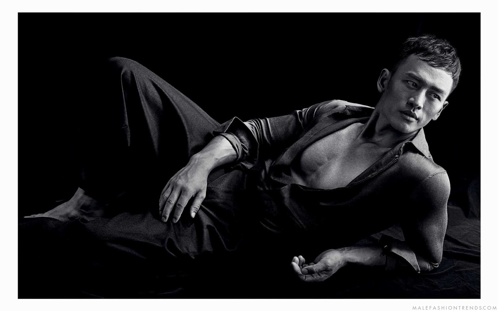 Gu Youming, el adonis en la oscuridad para Men's Folio Singapur