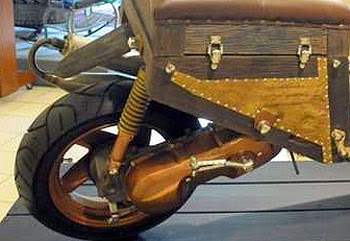 Gambar Motor Unik dari Kayu Bentuk Skutik | MOTOR JADUL