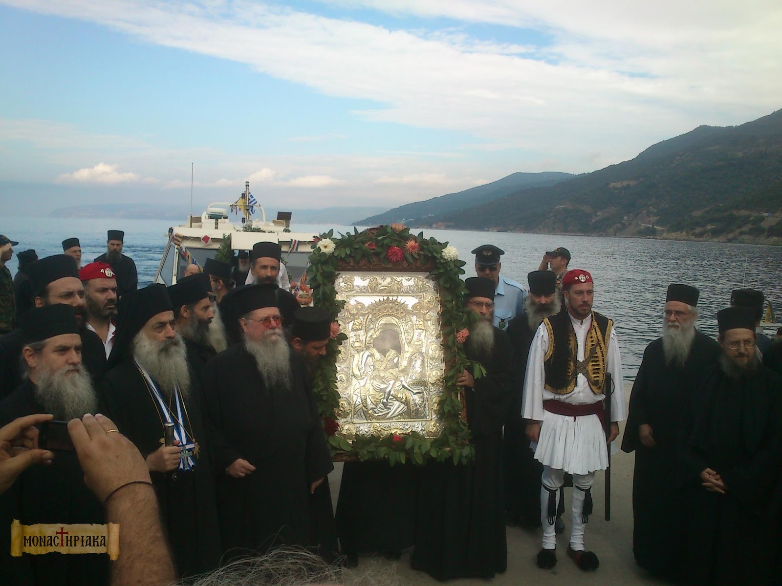 Η εικόνα «ΑΞΙΟΝ ΕΣΤΙ» στη Μακεδονική γή συνοδευομενη από τον ...