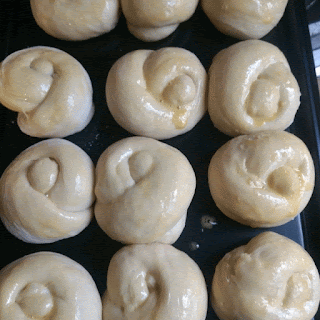 Bread rolls (roll- ppang)