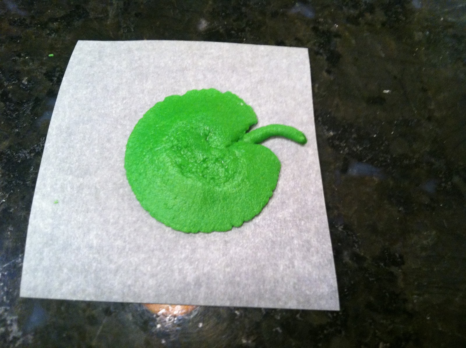 The Iced Queen: Royal Icing Lily Pads