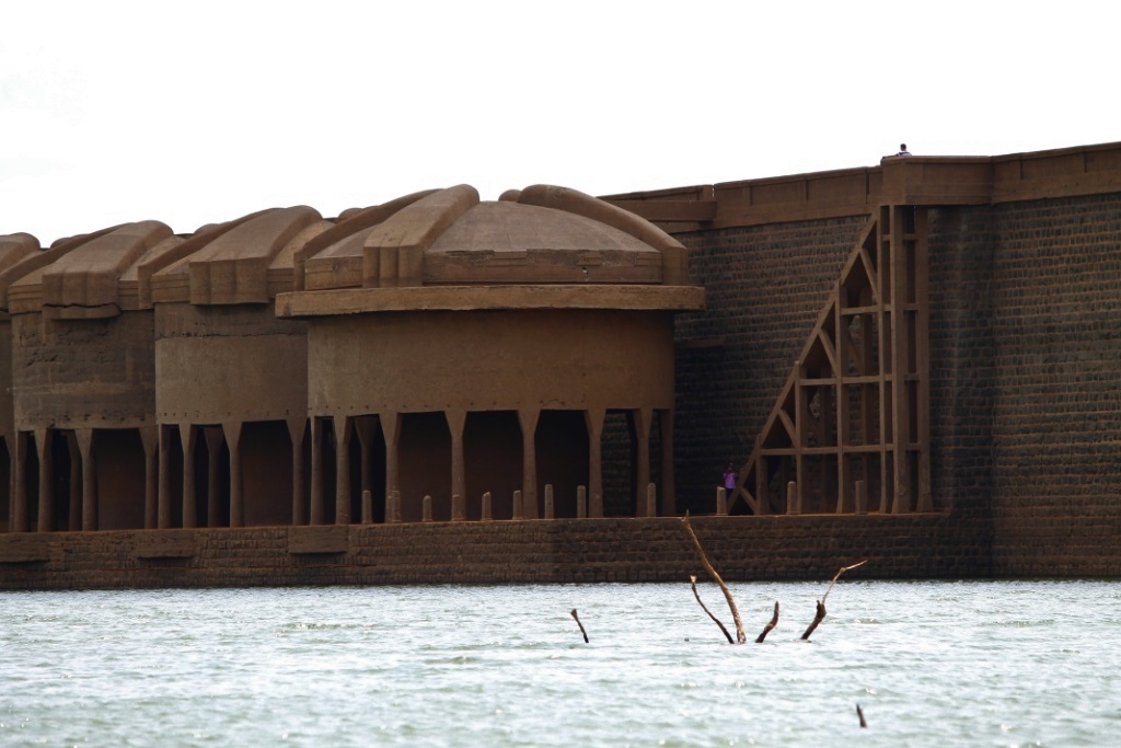 Journeys across Karnataka: Submerged Madenur dam in Linganamakki backwaters