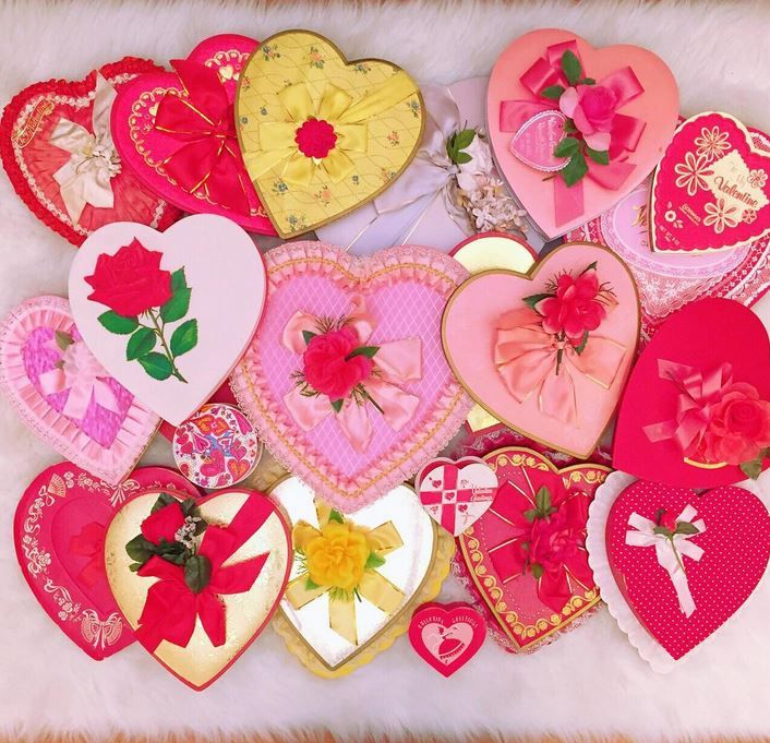 My Paisley World: Frilly, Vintage Heart-Shaped Valentine Candy Boxes