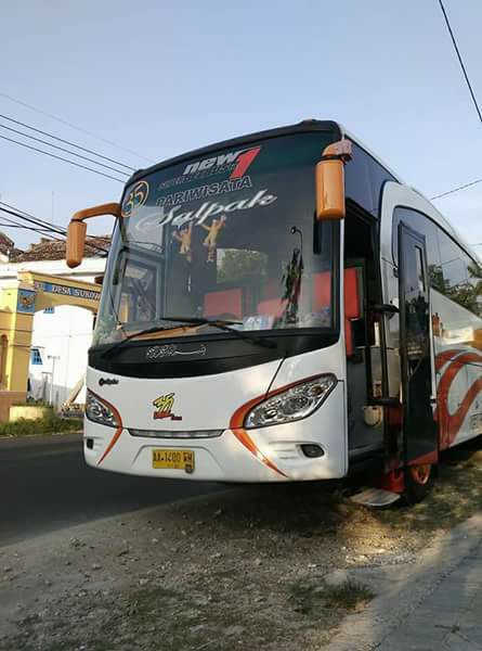 Sewa Bis Pariwisata Murah Surabaya