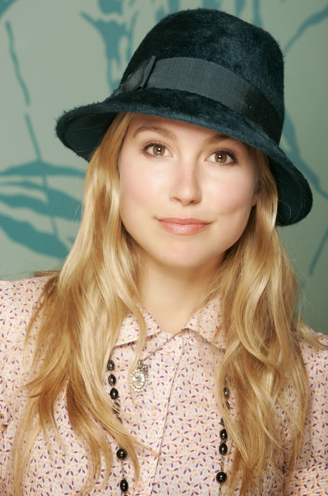 Sarah Carter summary | Film Actresses