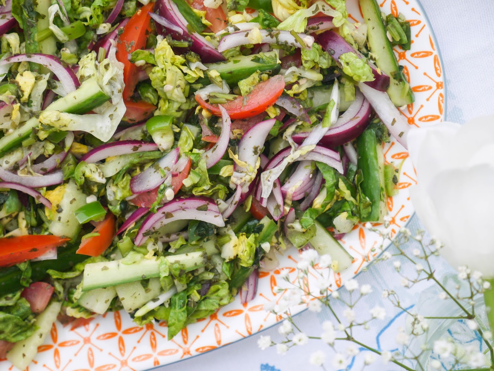 This Muslim Girl Bakes: Mint Sauce Salad with Lemon and Green Chillies.