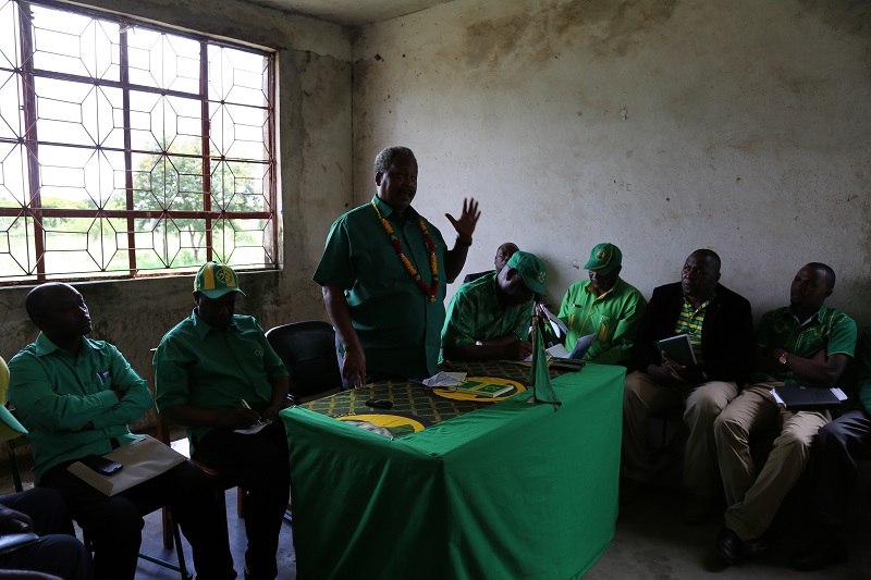 OLE SENDEKA AKUTANA NA MAKATIBU NA WAJUMBE WA KAMATI YA SIASA WILAYANI ...