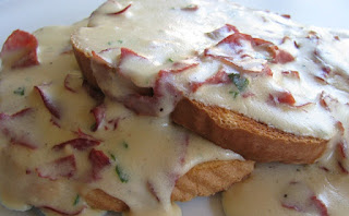 Simmering Sibs: Creamed Chipped Beef on Toast