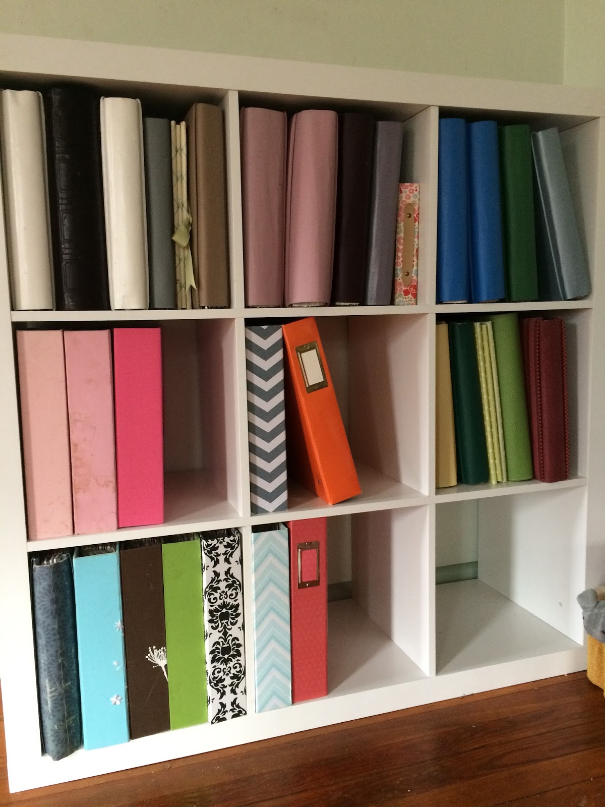 it's the LITTLE THINGS that matter most: Scrapbook Bookshelf