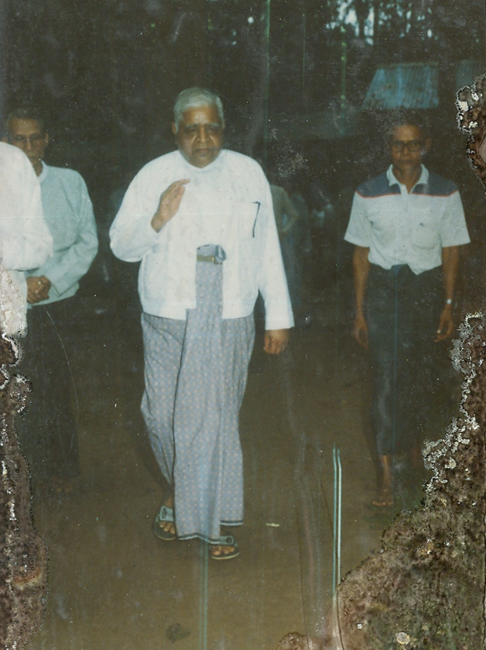 Burma Dhamma: SN Goenka pays respects to Shwe Oo Min Sayadaw