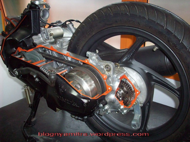 Technology: Image : Komponen-komponen motor bEaT