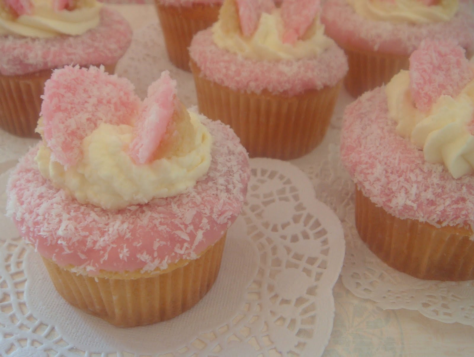 butter hearts sugar: Pink Butterfly Cupcakes