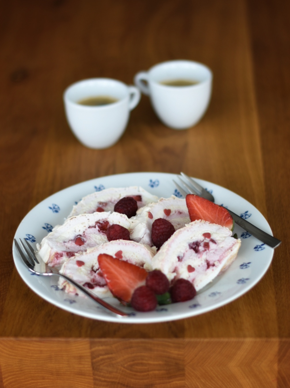 Na háji: Snehová roláda s jahodami a malinami