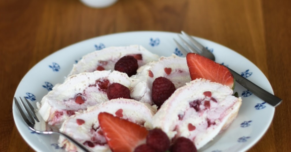 Na háji: Snehová roláda s jahodami a malinami