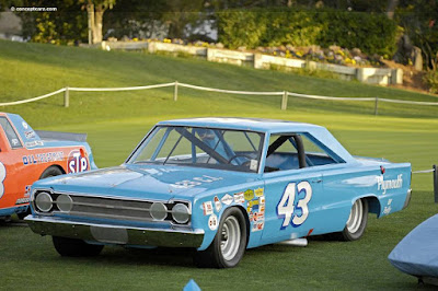 MUSCLE CAR COLLECTION : The Car That Richard Petty Used in His Race