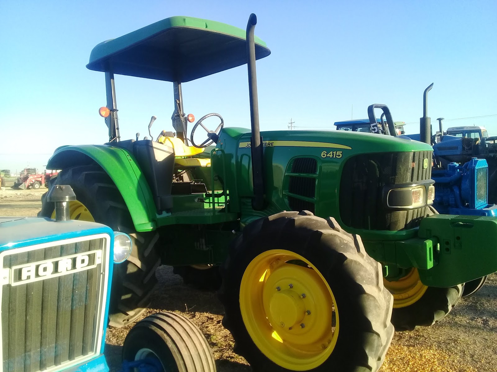 MAQUINARIA AGRICOLA INDUSTRIAL: Tractor John Deere 6415 $23,500 Dlls.