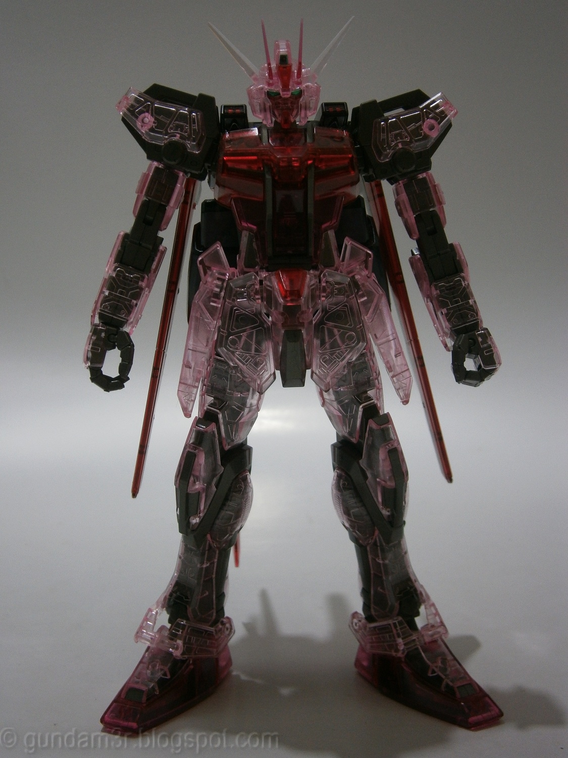 Aile Strike Rouge Gundam (Clear Color Version) MG Review Part 1