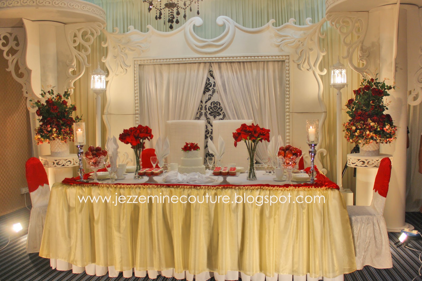 23 Dekorasi Meja Makan Motif Masa Kini!