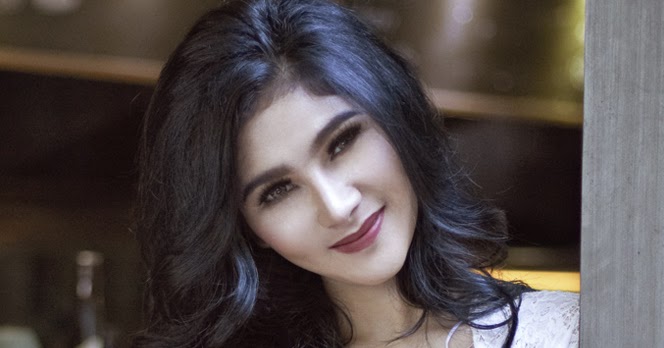 Gina Aditya Putri : Beautiful Singer with Humble Heart ~ OBROLAN LENGKAP