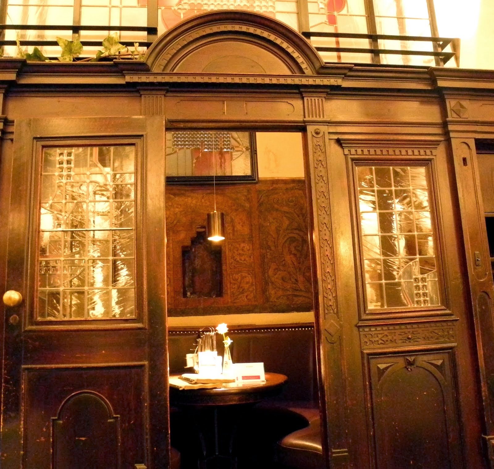 Bremer Ratskeller, Bremen : Eating Without Moving