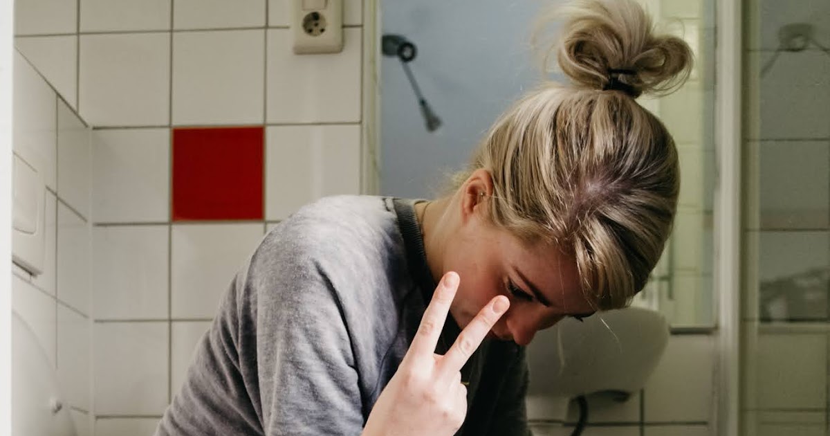 "Strain at stool" nghĩa là gì?