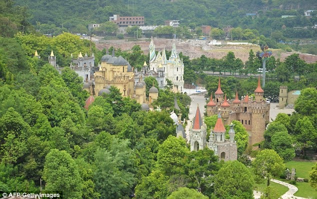 bensozia: Liu Chonghua's Castles