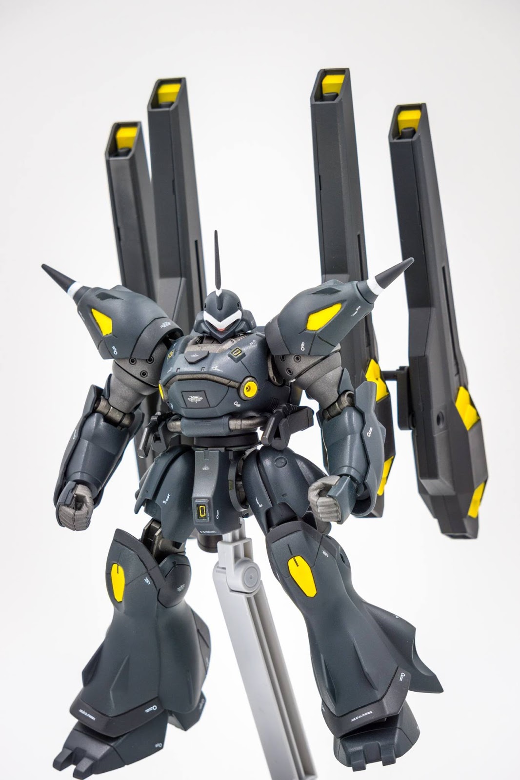 Custom Build: HGBF 1/144 Kampfer Amazing + Extra Weapon Binders