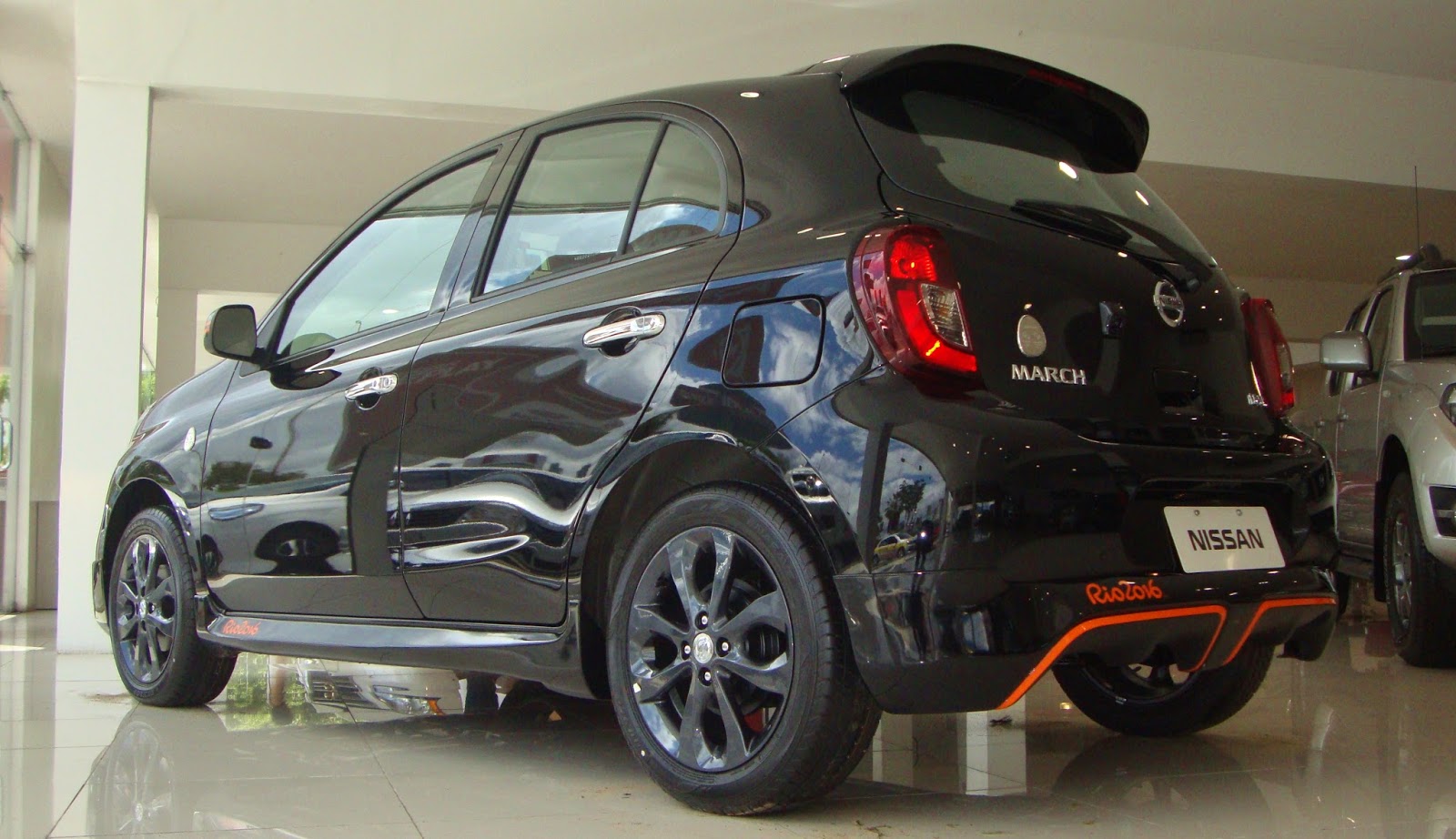 Os detalhes do Nissan March Rio 2016
