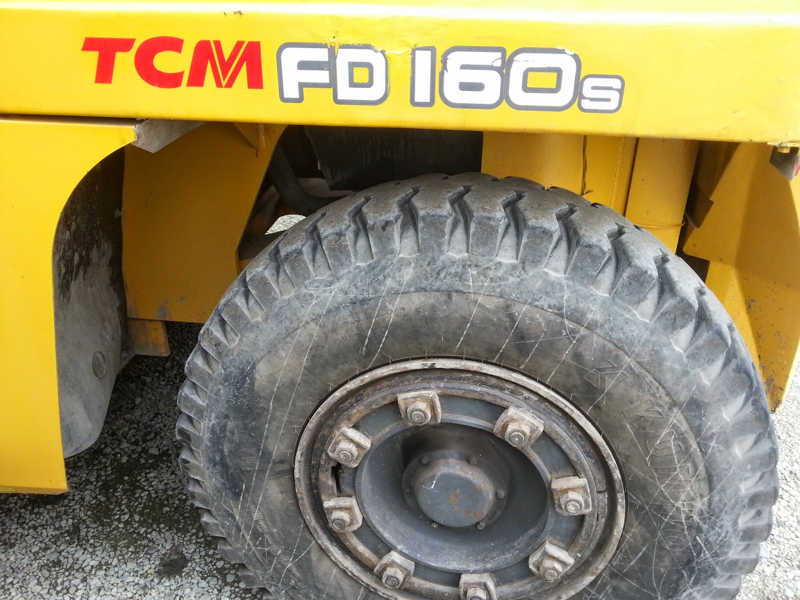 HEAVY EQUIPMENT ( CONSTRUCTION MACHINERIES): TCM JAPAN LIFTER 16 TON 2007