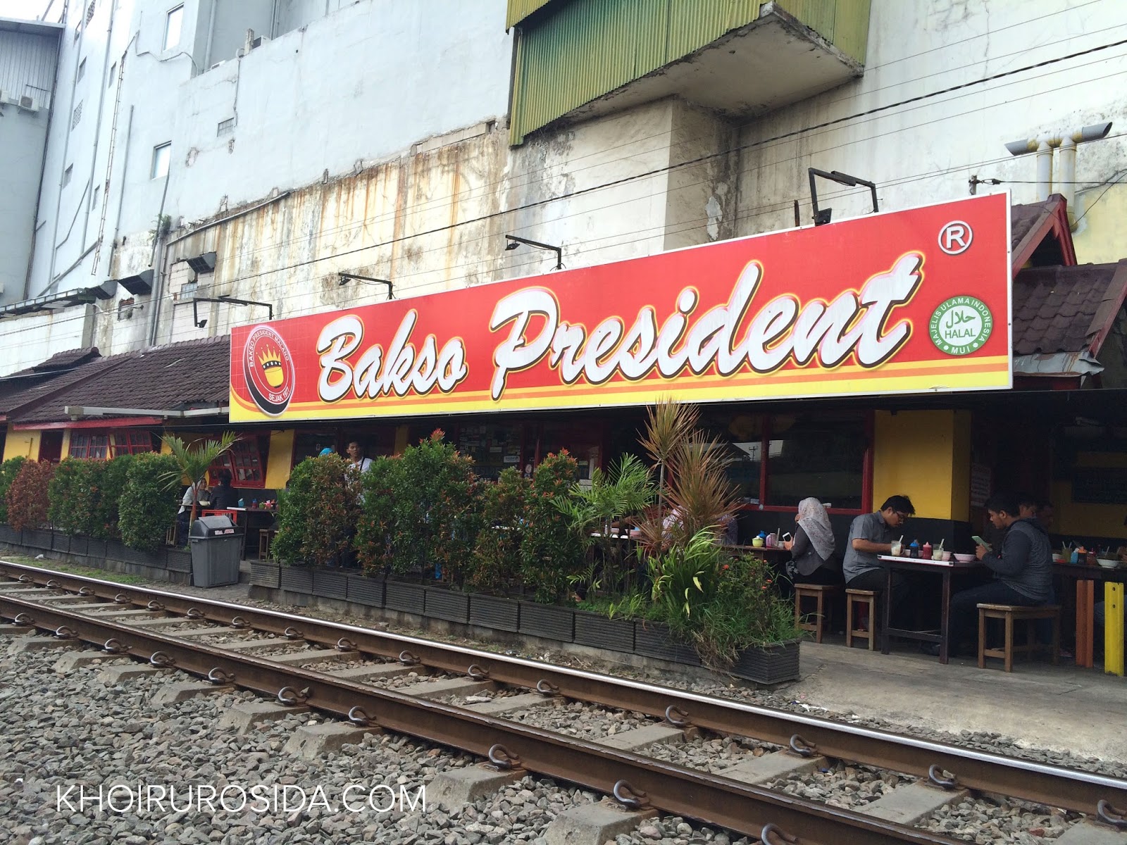 Bakso President Malang - Wisata kuliner pinggir Rel — Look At Me