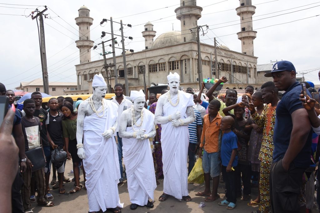 This is Oyelade's Blog: Lagos @ 50: Three Wise Men Distribute Gifts