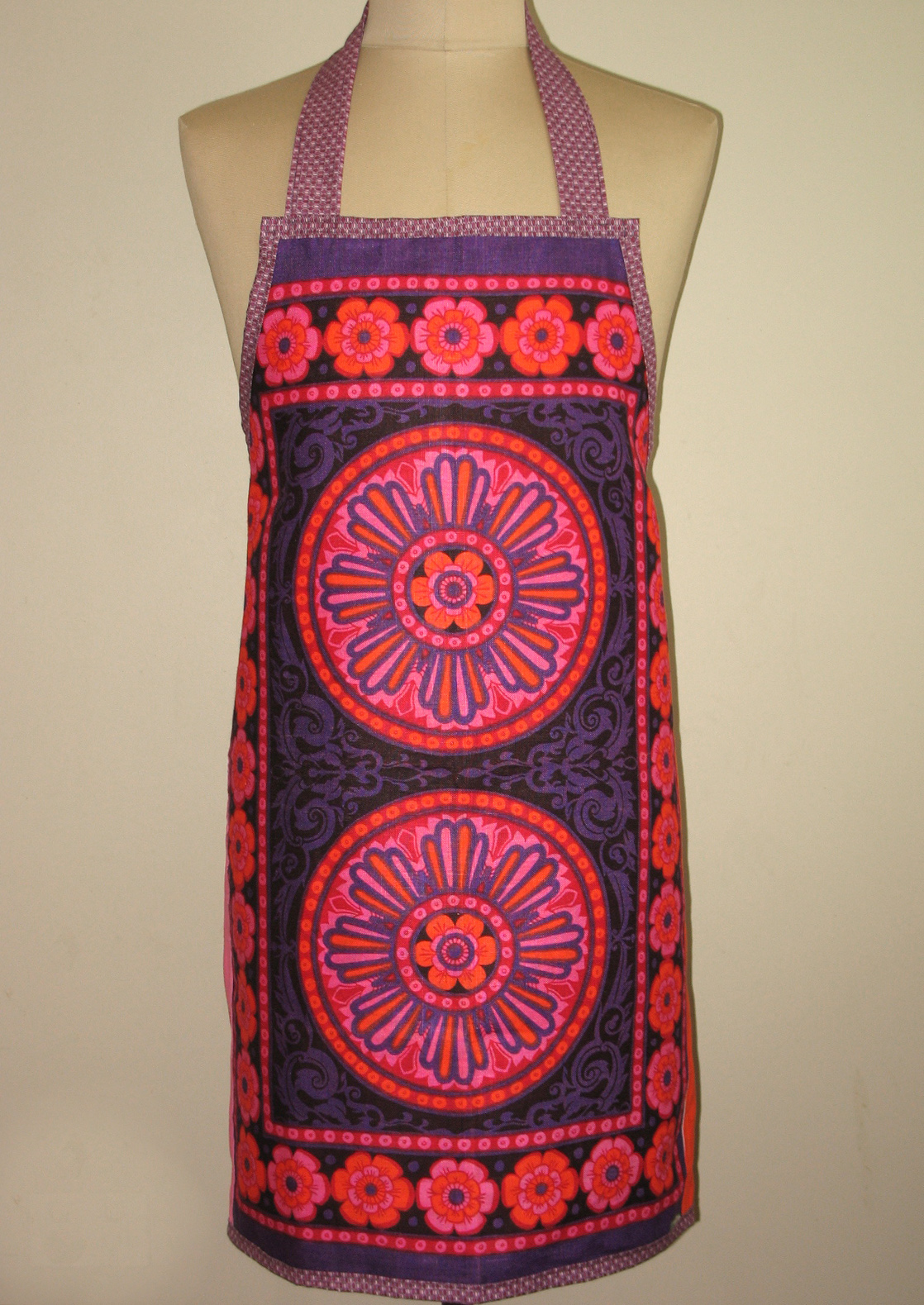 Merry-Go-Round Handmade: New handmade Metro Retro kitchen Aprons listed ...