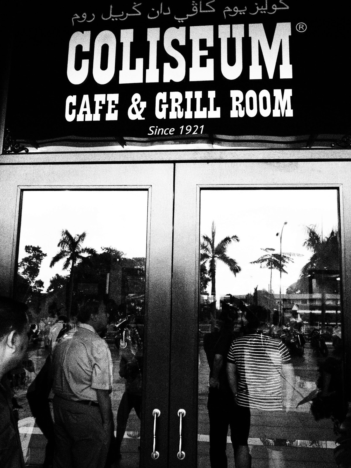 Globe NOMAD Rider...: Coliseum Cafe & Grill Room @ Jaya 33, PJ