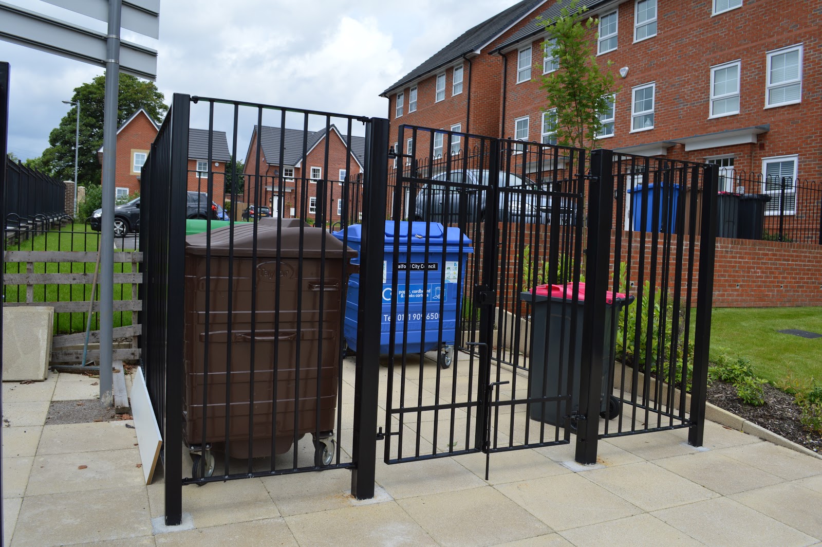 Barricade Fabrications: Hardwood Timber & Steel bin storage compounds ...