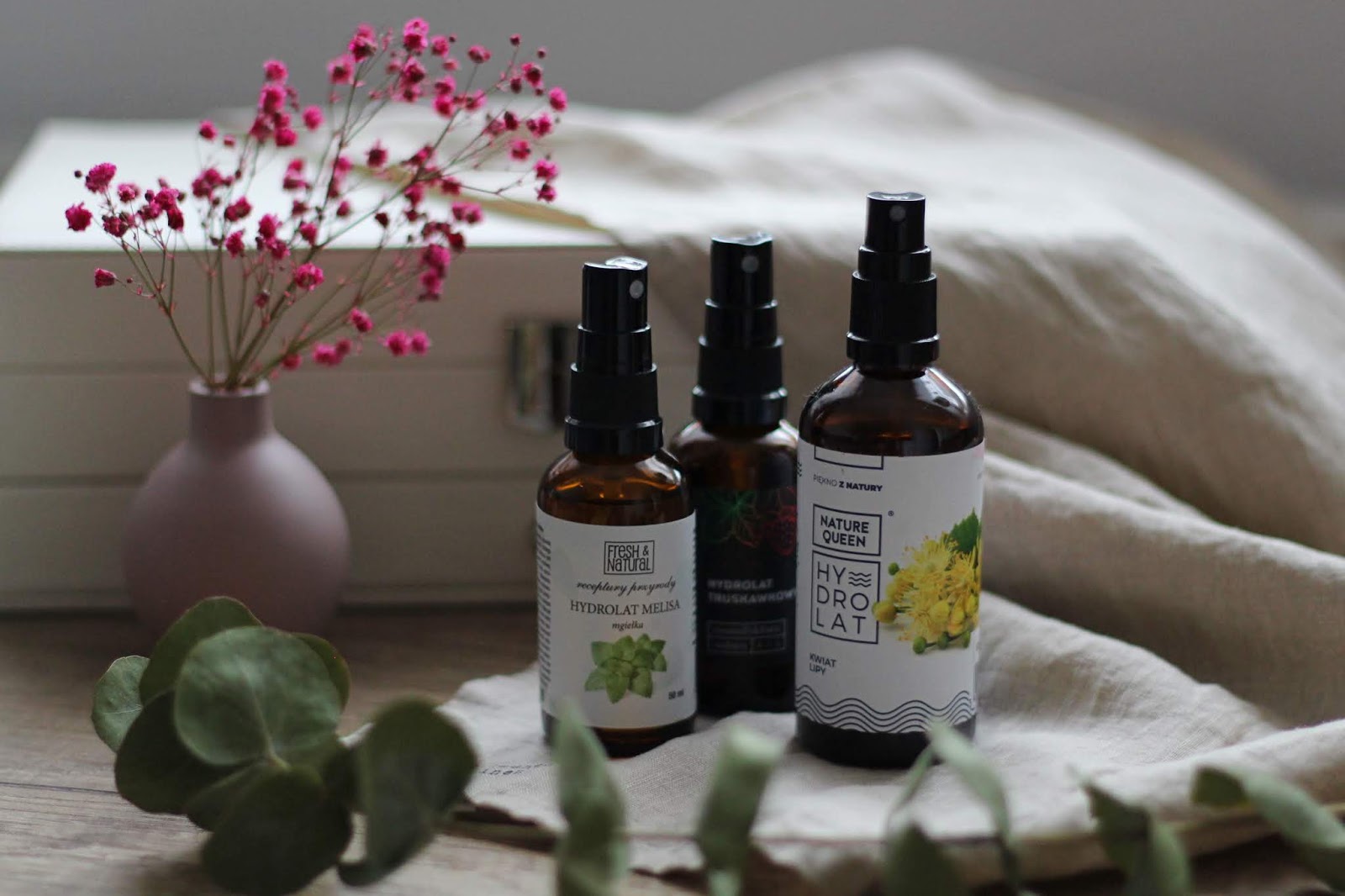 Hydrolaty - co to takiego, do czego używać i jak wybrać odpowiedni dla ...